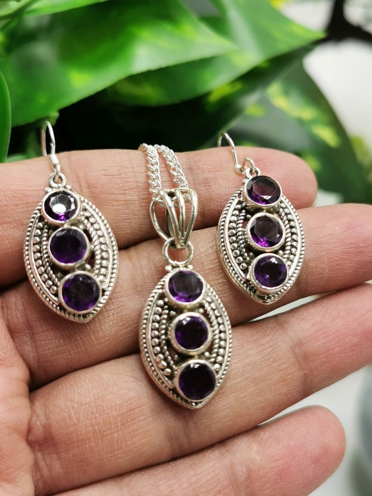 Amethyst Jewelry Set made in 925 Sterling Silver - Pendant & Earrings