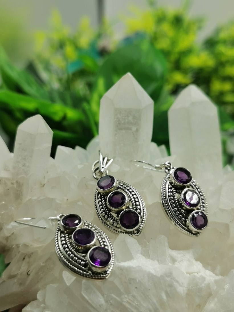 Amethyst Jewelry Set made in 925 Sterling Silver - Pendant & Earrings
