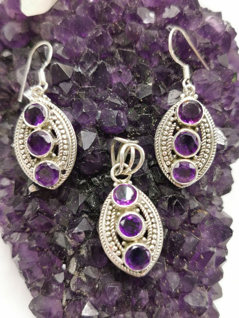 Amethyst Jewelry Set made in 925 Sterling Silver - Pendant & Earrings