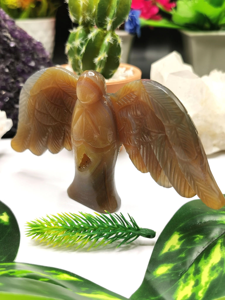 Angel with wings hand carved in natural Agate geode rock - Lapidary Ar