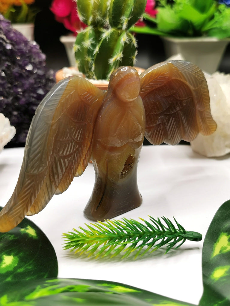 Angel with wings hand carved in natural Agate geode rock - Lapidary Ar